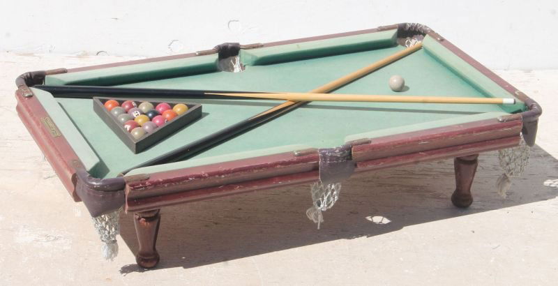Mid Century Labeled "minnesota Fats" Mini Pool Table W