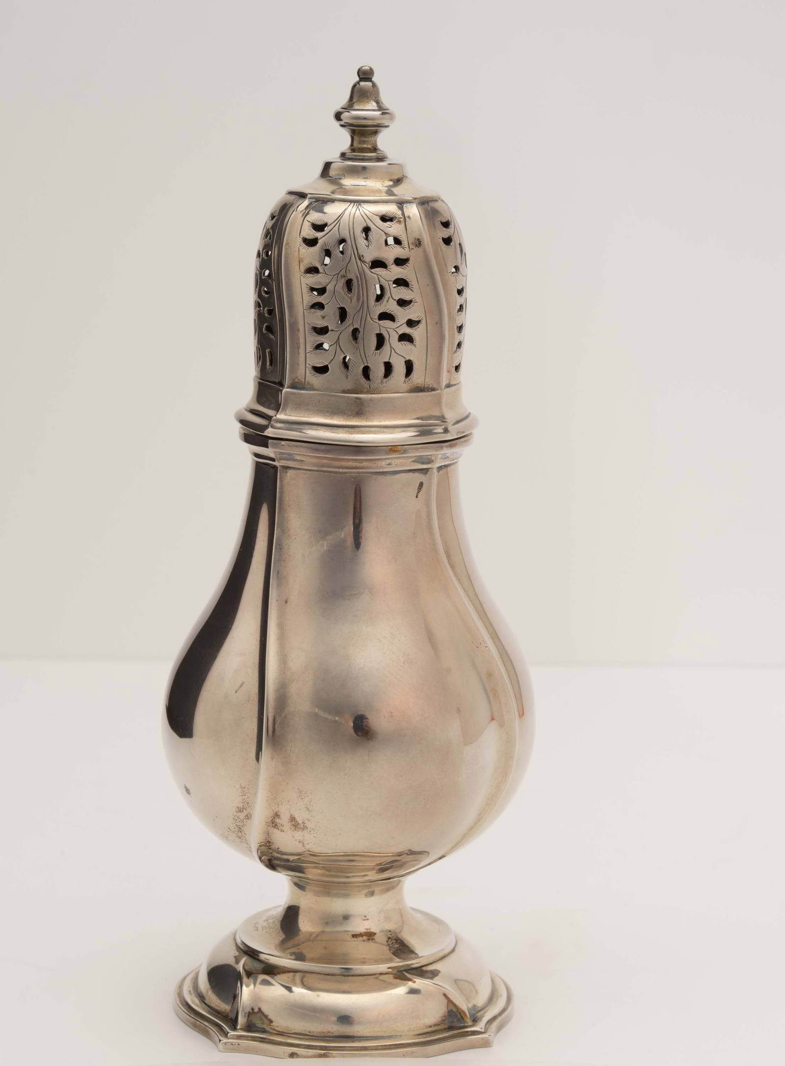 Antique English Sterling Silver Muffineer Shaker. Auction