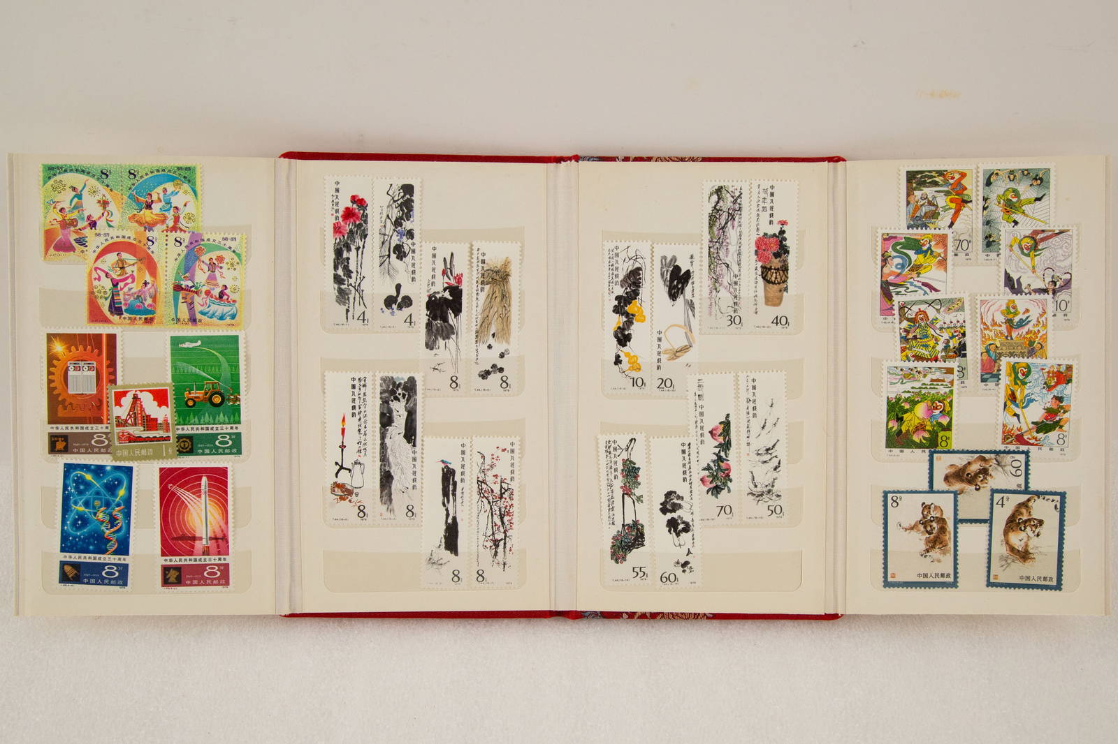Collection Album Of Chinese Stamps In 1949-1979 Auction
