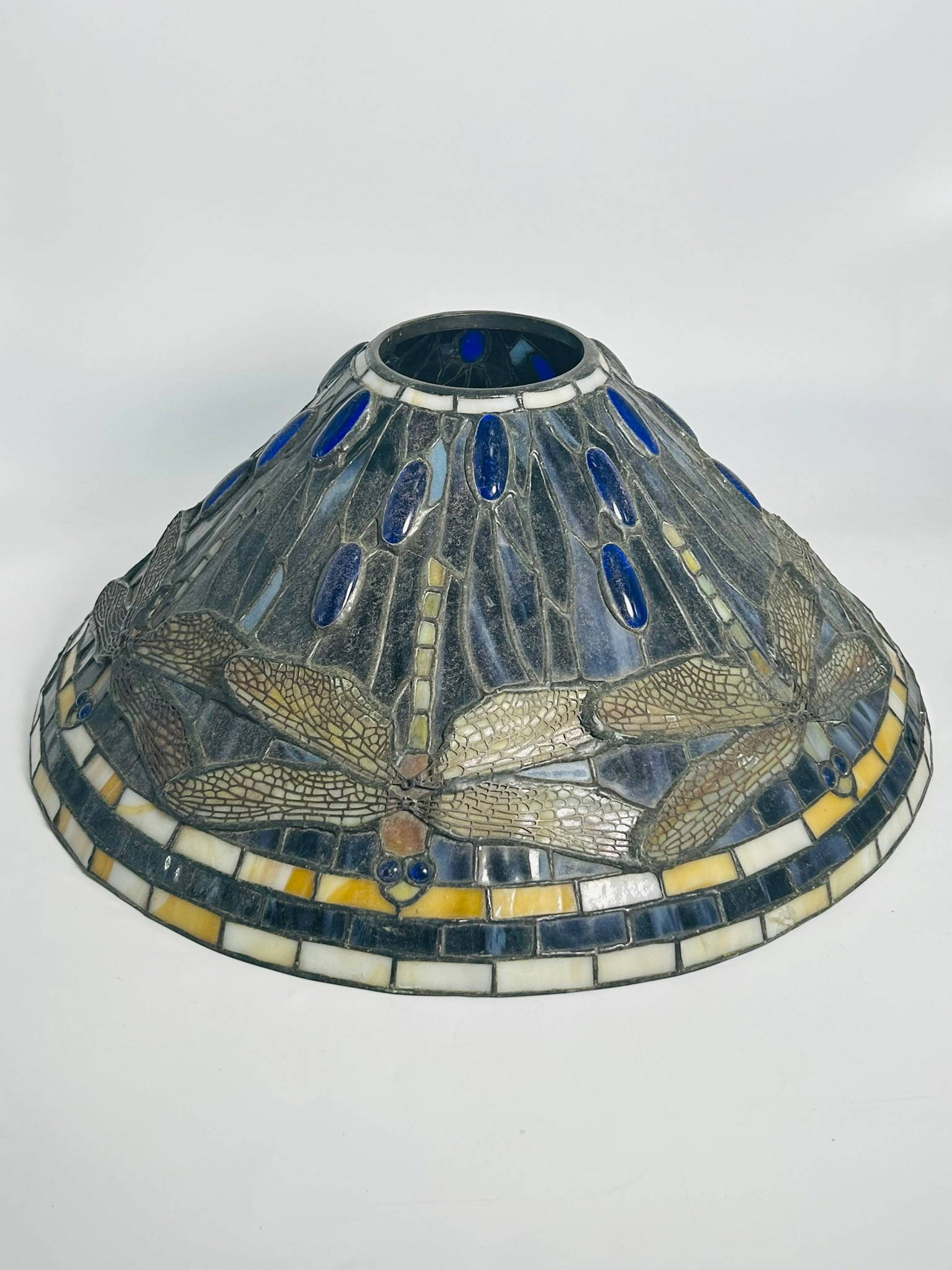 A Tiffany-style 'dragonfly' Lamp Shade - Feb 09, 2025 | Topwells In Ny