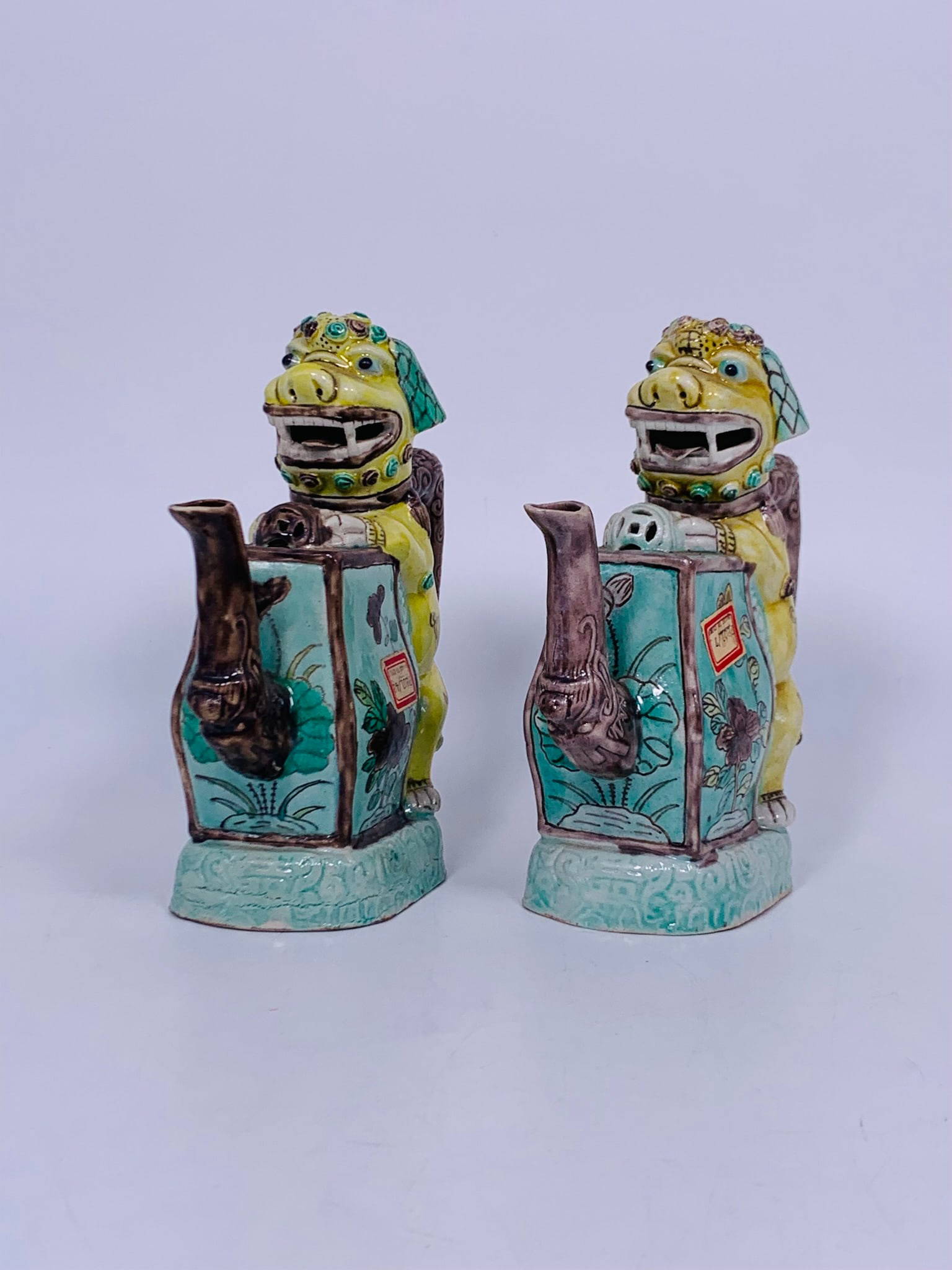 A Pair Of Chinese Famille Verte Fot Dog Teapots - Jun 01, 2025 ...