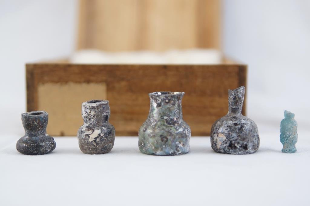 4 Egyptian Feldspur glass, 1 Roman tear vial 200AD