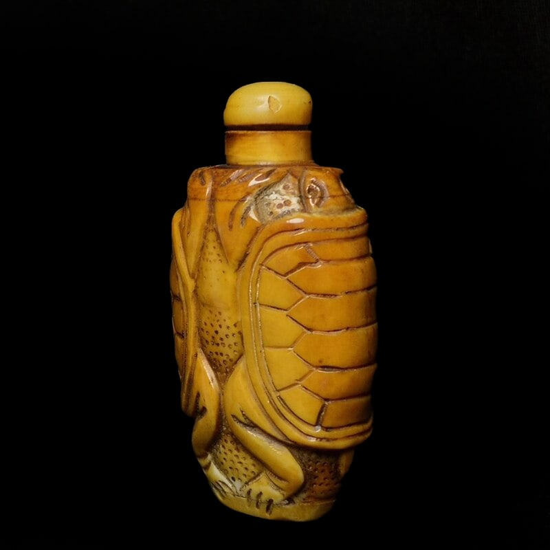 Old-style Chinese Hand-carved Turtle Snuff Bottle Auction