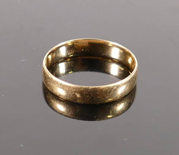 9ct gold wedding ring, size O, 1.8g: - Feb 11, 2022 | Potteries ...