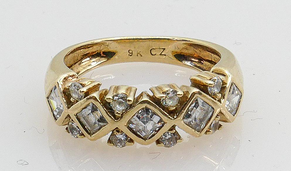 Ladies 9ct Gold Dress Ring: Set With White Stones,