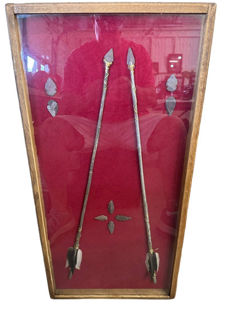 Authentic Native American Arrow Pair With Extra Arrowheads Auction