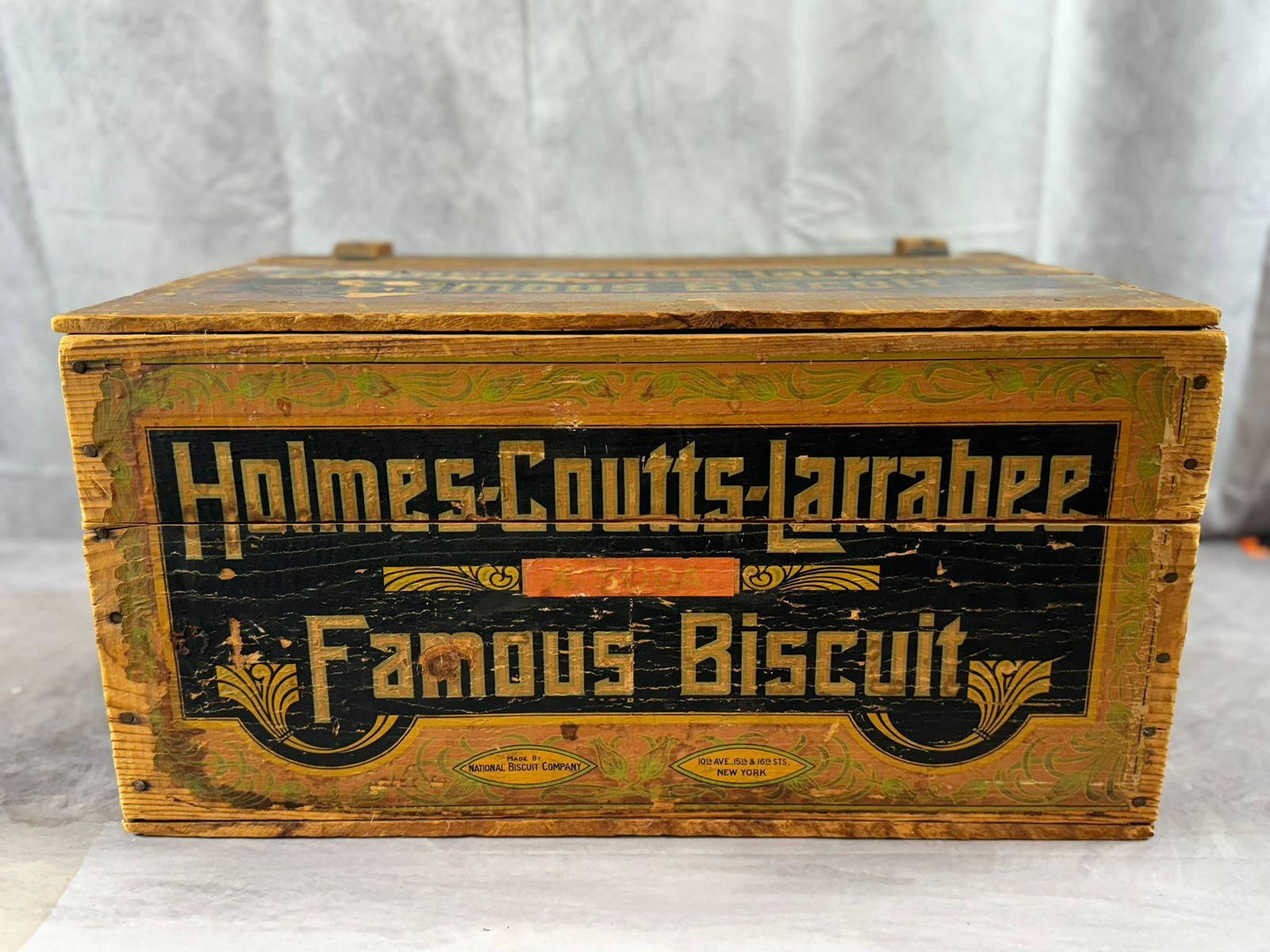 "holmes-coutts-larrabee" Famous Biscuit, Wooden Crate Auction