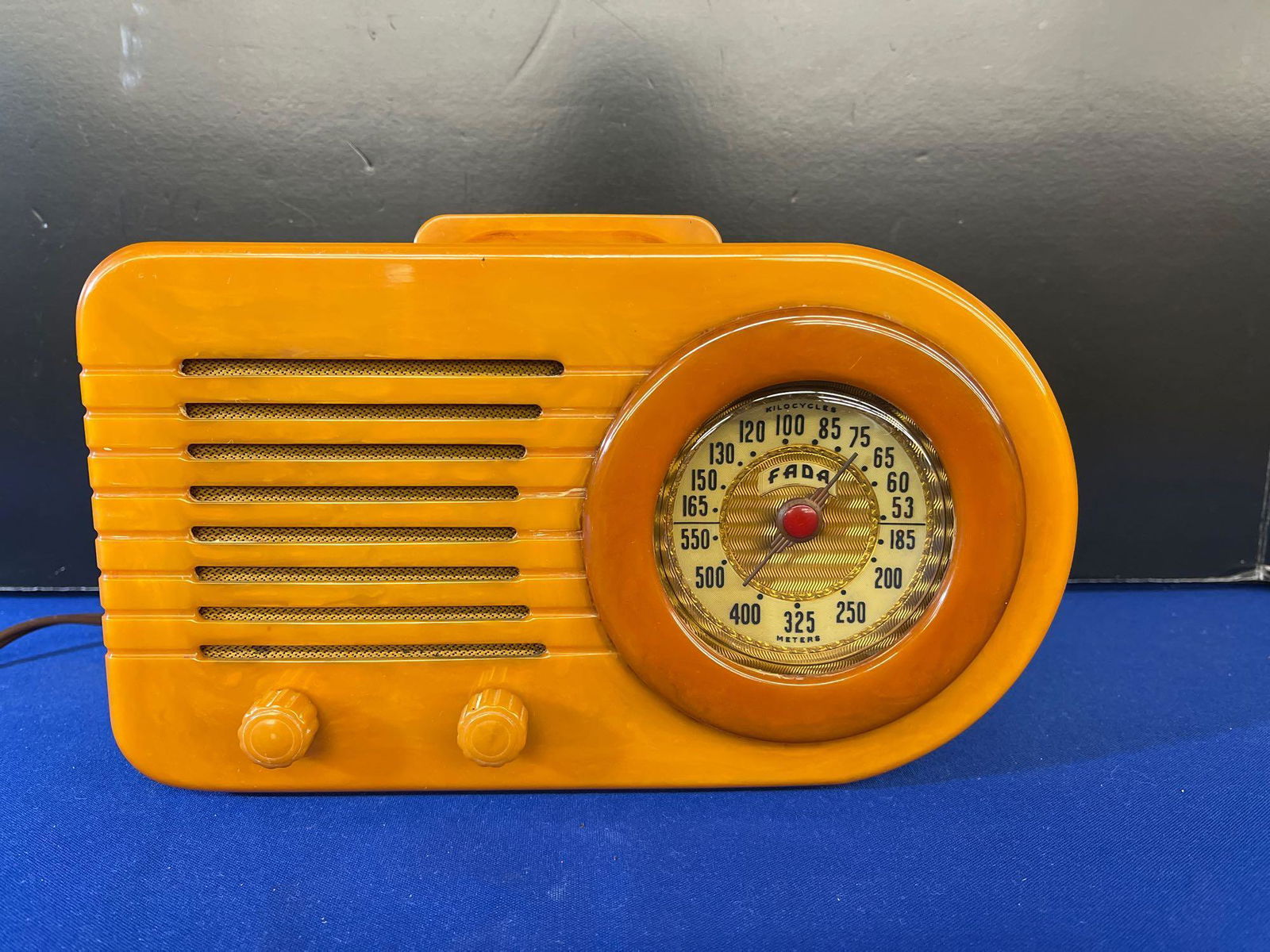 Fada Model 1000 Electric Bakelite Radio (#0100) on Jan 28, 2022 ...