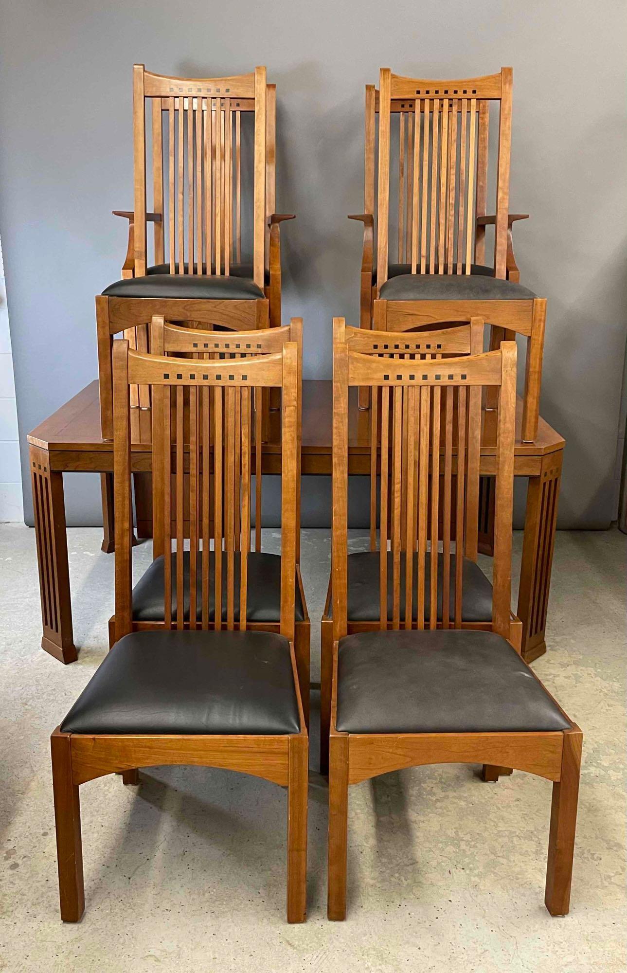 Kling Colonial Cherry Mahogany Dining Room Set.