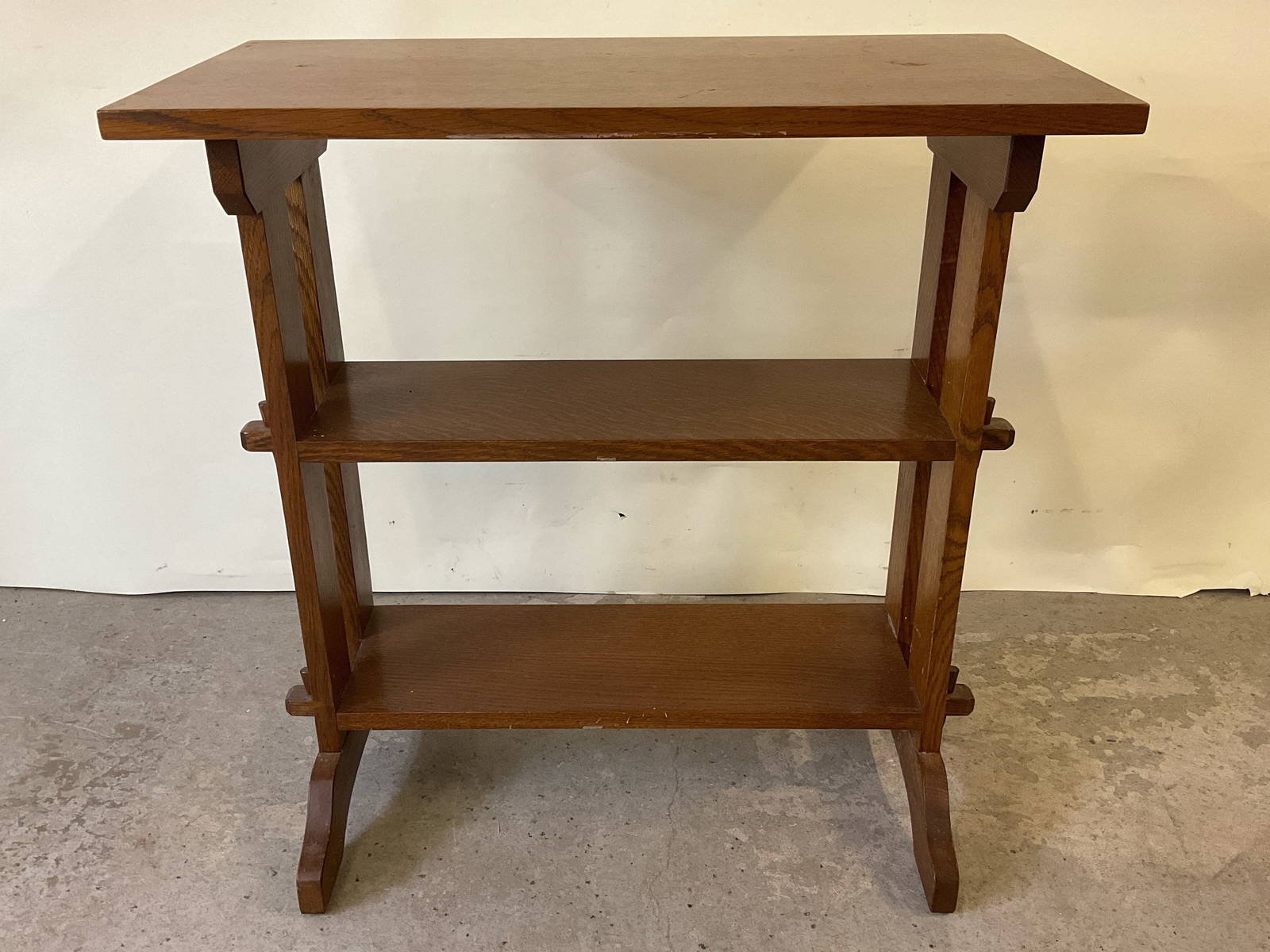 Contemporary Stickley Roycroft Little Journeys Stand Auction