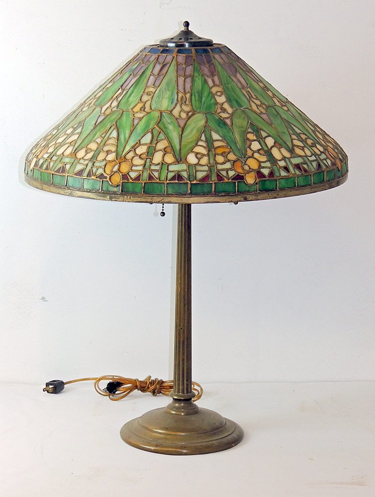 Arrowroot-Design Leaded Glass Table Lamp
