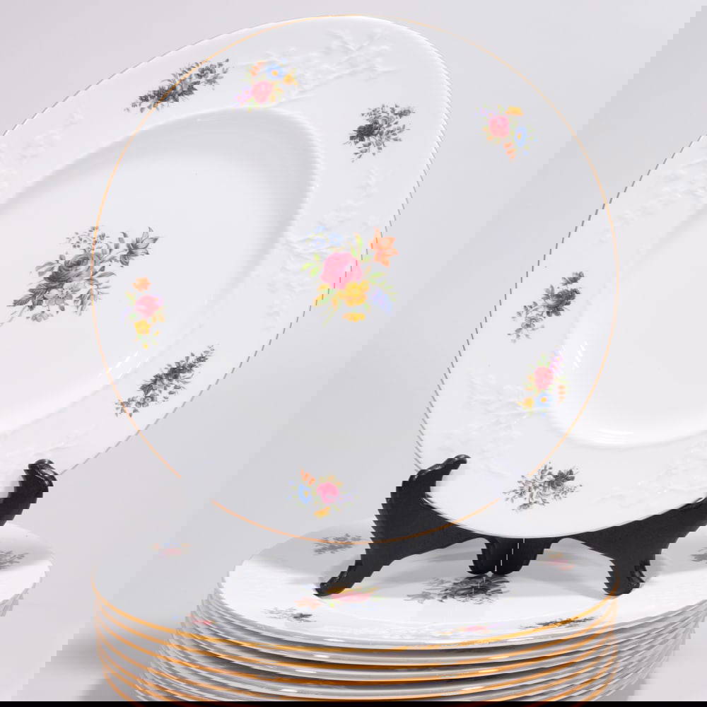 Set Of 8 Fine Porcelain Dinner Plates Auction