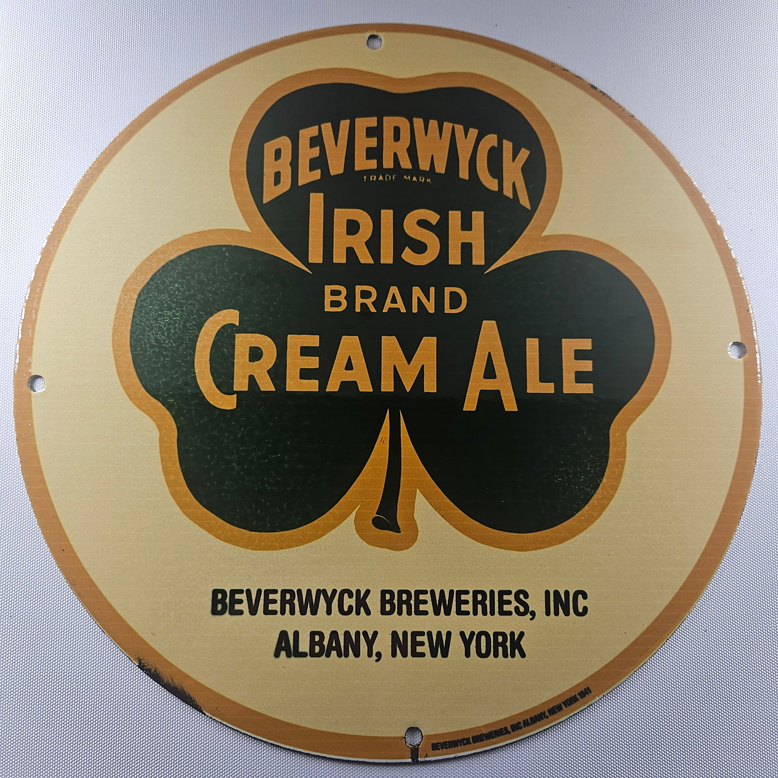 1941 Beverwyck Irish Cream Ale 12-inch Porcelain Sign Auction