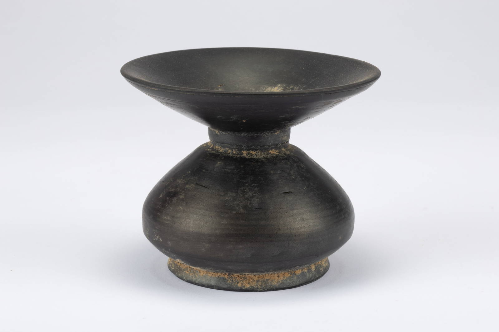 Han Dynasty Black Pottery Slag Bucket Auction