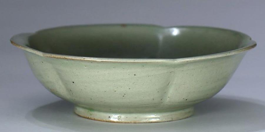 A Yue Kiln Celadon Bowl Auction