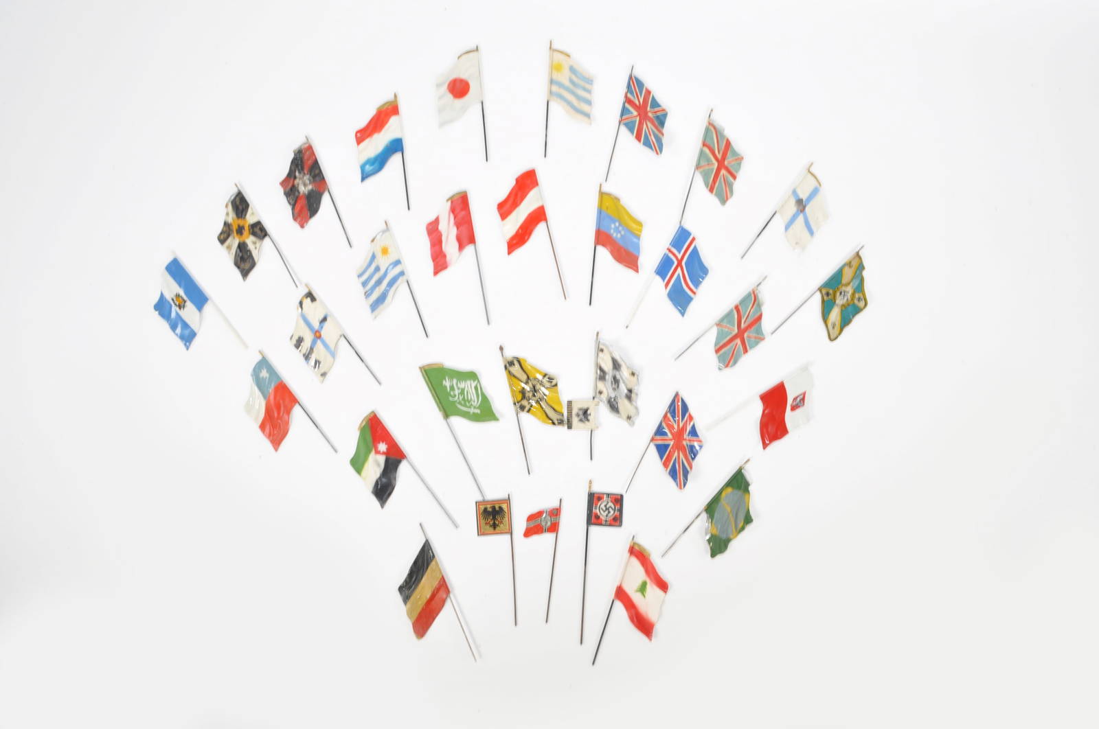 Lineol / Elastolin Lot Of Tin Litho Flags For Soldiers Auction