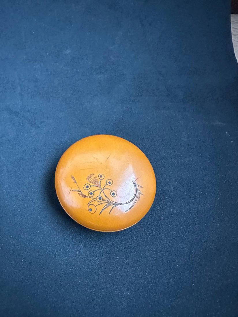 Bakelite Powder Boxes & Powder Jars for Sale at Auction