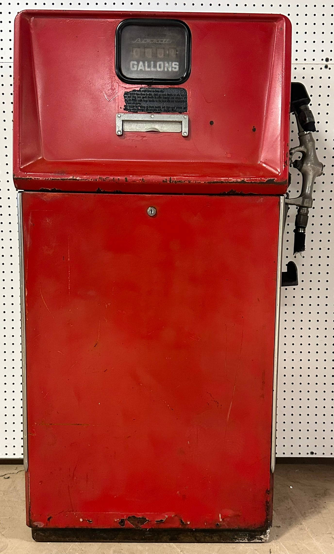 Bennett Model 2700 Red Painted 70s Gas Pump - Apr 05, 2025 | Holler And ...