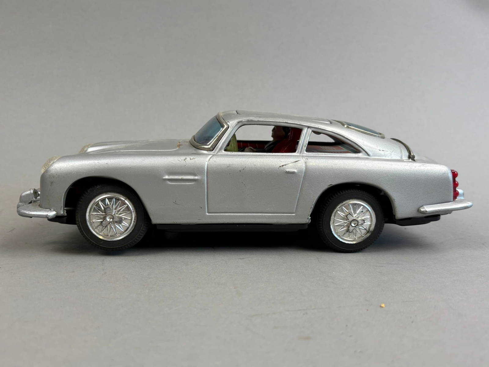 Bandai James Bond Aston Martin Db5 Tin Battery Op Auction