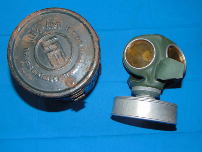 Wwii German Luftschutz Rl 1 Gas Mask, Mercedes Benz Mfg