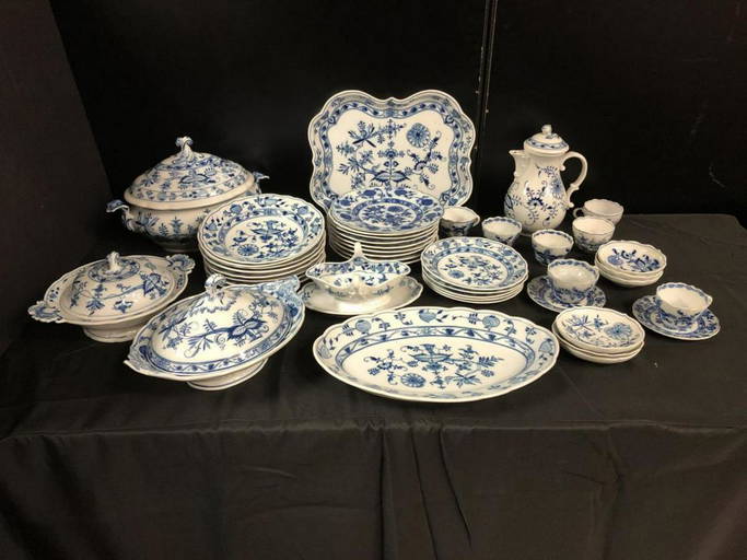 Set Of Meissen Style Blue Onion China "daisy Pattern"