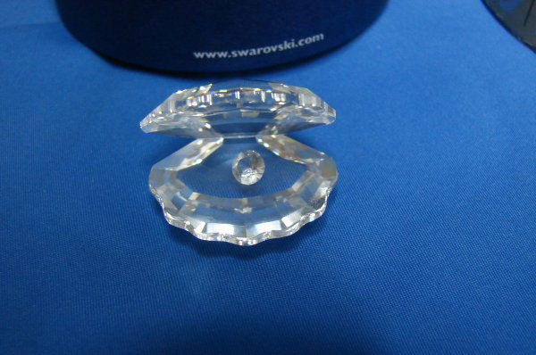 Swarovski Crystal Clam Shell With Pearl