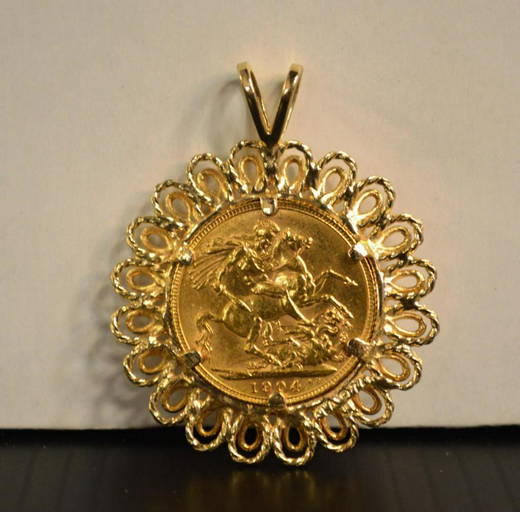 1904 British Sovereign In Ornate 14k Gold Bezel