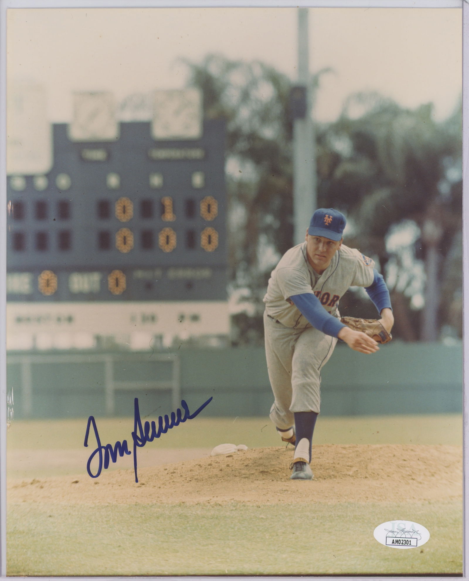 Autographed Tom Seaver 8x10 Photo Auction