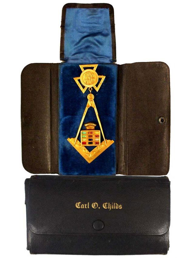 Solid Gold Masters Presentation Masonic Badge