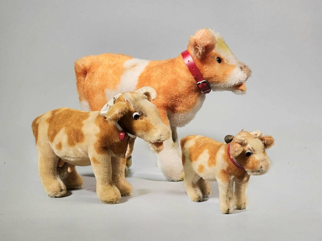 Three Steiff Cows 'bessy" Auction