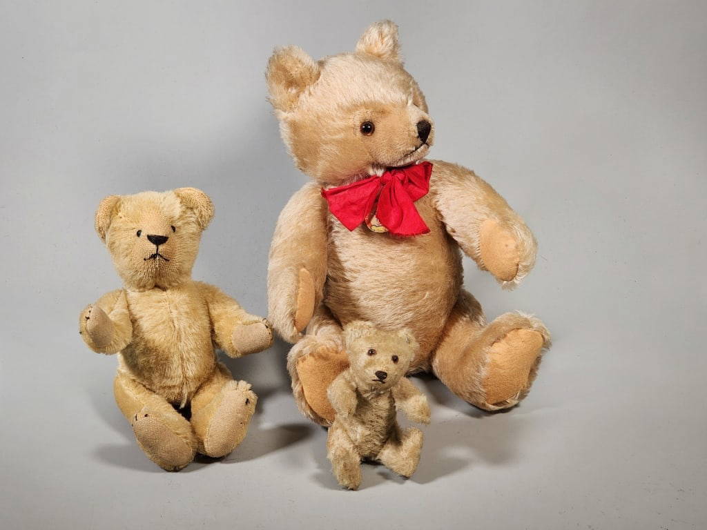 Three Steiff Bears Auction