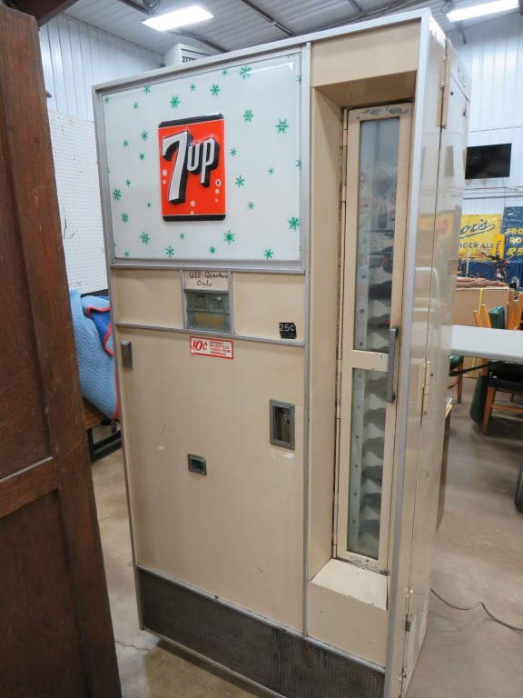 Lacrosse 7-up Pop Machine Auction