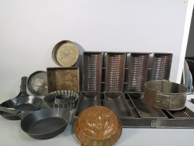 (10) Metal Kitchen Items