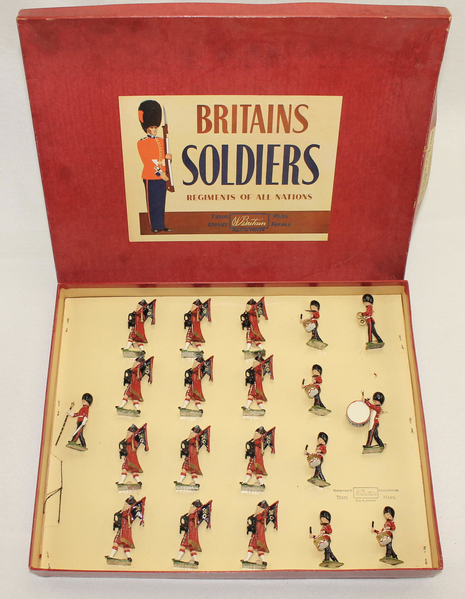 Britains Set #1722 Scots Guards Pipes And Drums