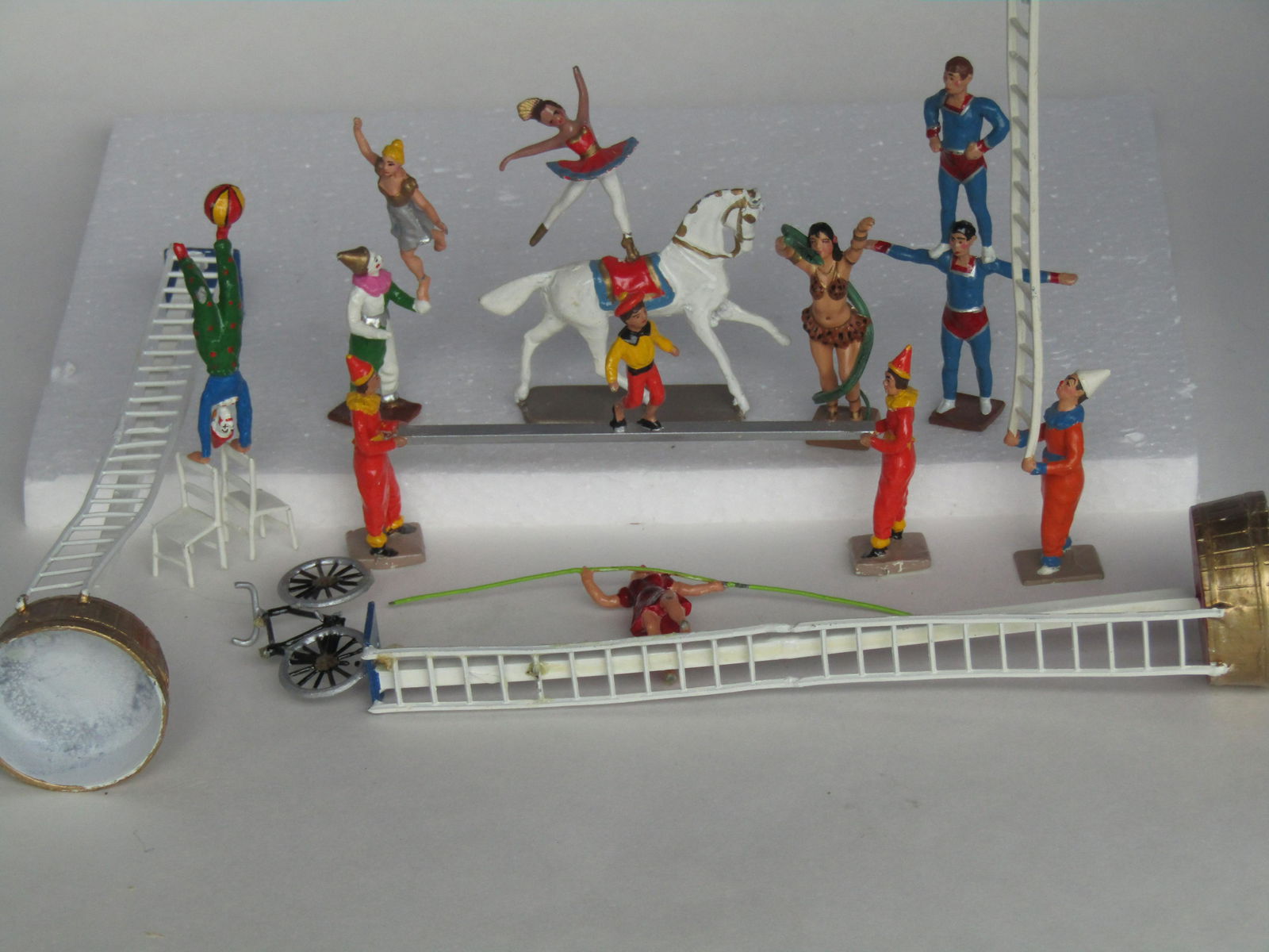 Cbg Mignot Circus Figures