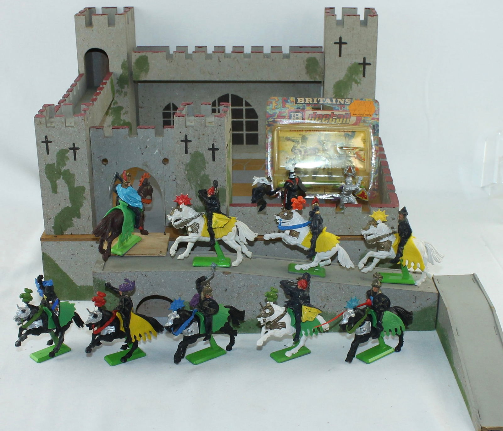 Castle With Britains Plastic Knights Auction
