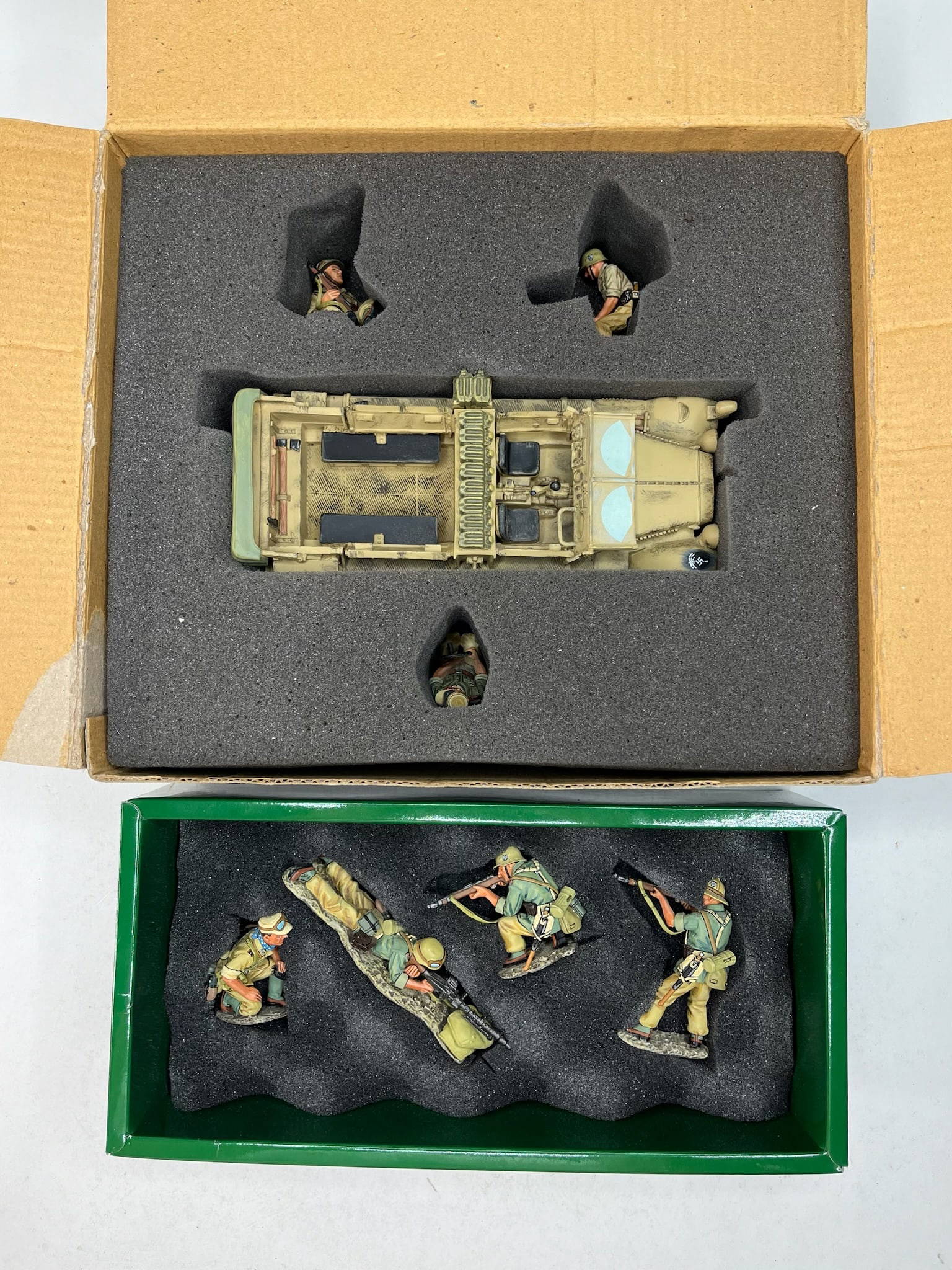 King & Country Ak20d Afrika Demag Halftrack And Auction