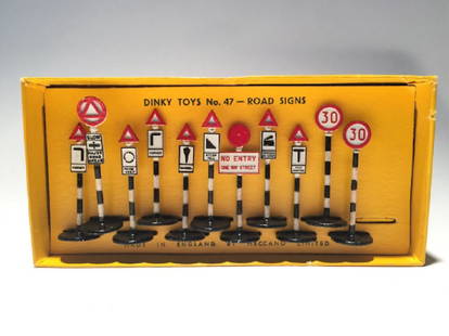 Vintage Dinky Toys Road Signs #47 & Box
