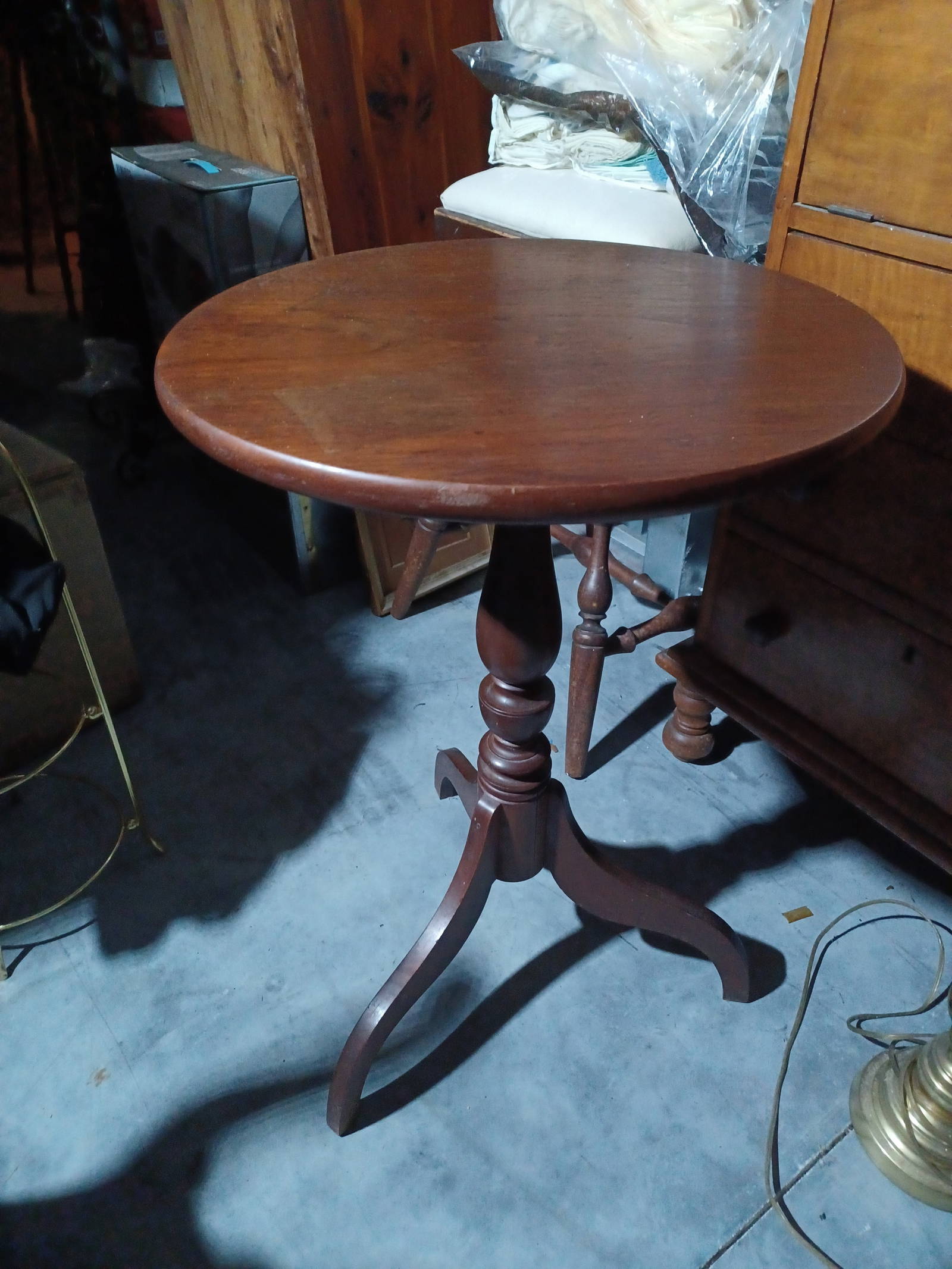 Vintage 1940's 3 Leg Mahogany Parlor Table Auction