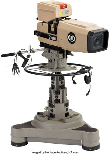 89628: Prop "cbs" Television Camera On Rolling Base Bas