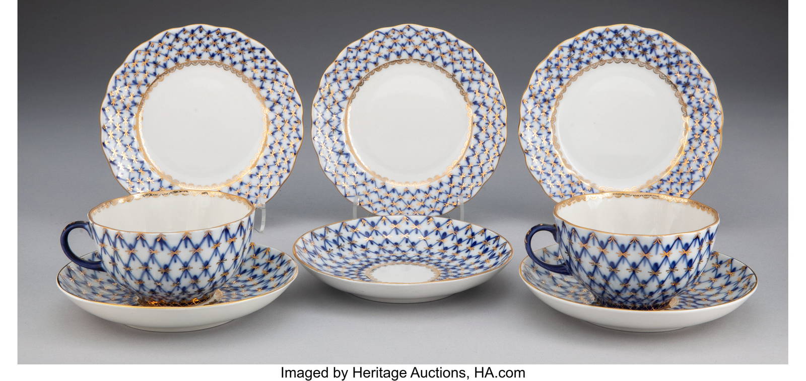 29074: A Sixteen-piece Lomonosov Cobalt Net Pattern Por Auction
