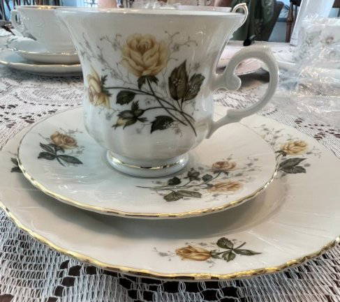 Royal China The Yellow Rose China Cup, Saucer & Lunch / Desert Plate