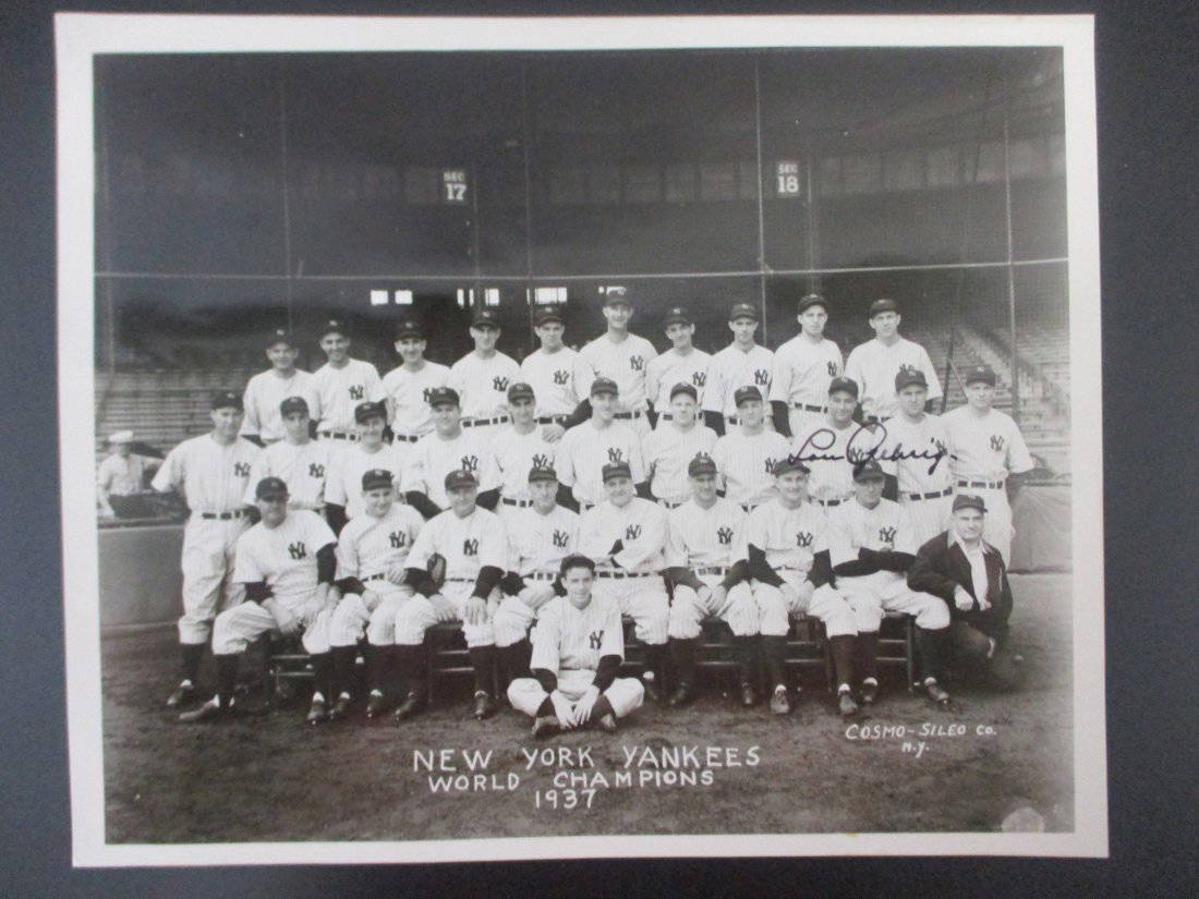 Lou Gehrig Signed 8 X 10 1937 New York Yankees Team Photograph Auction