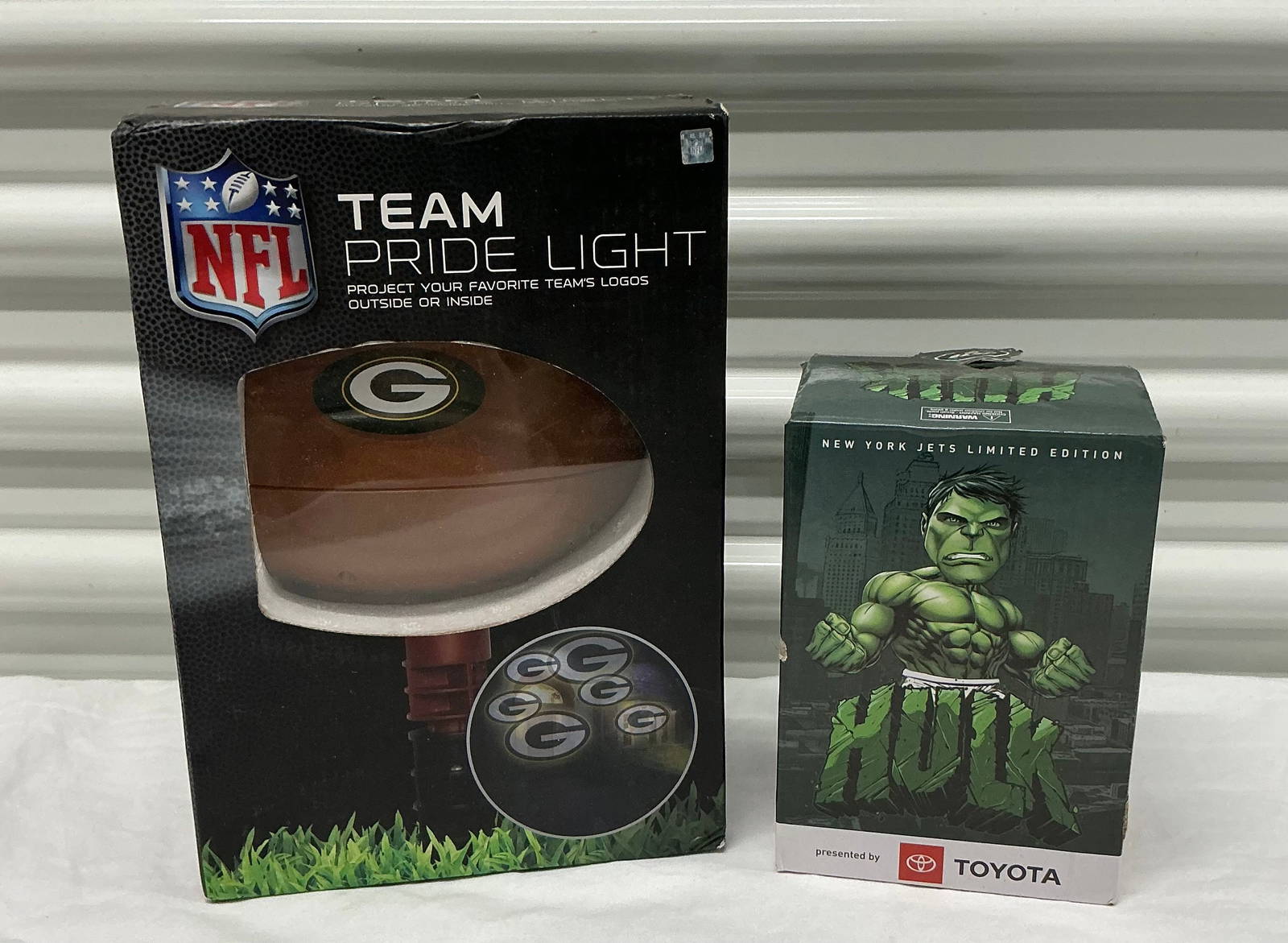 Nfl Green Bay Packers Team Projector Light & Ny Jets Hulk Bobblehead ...