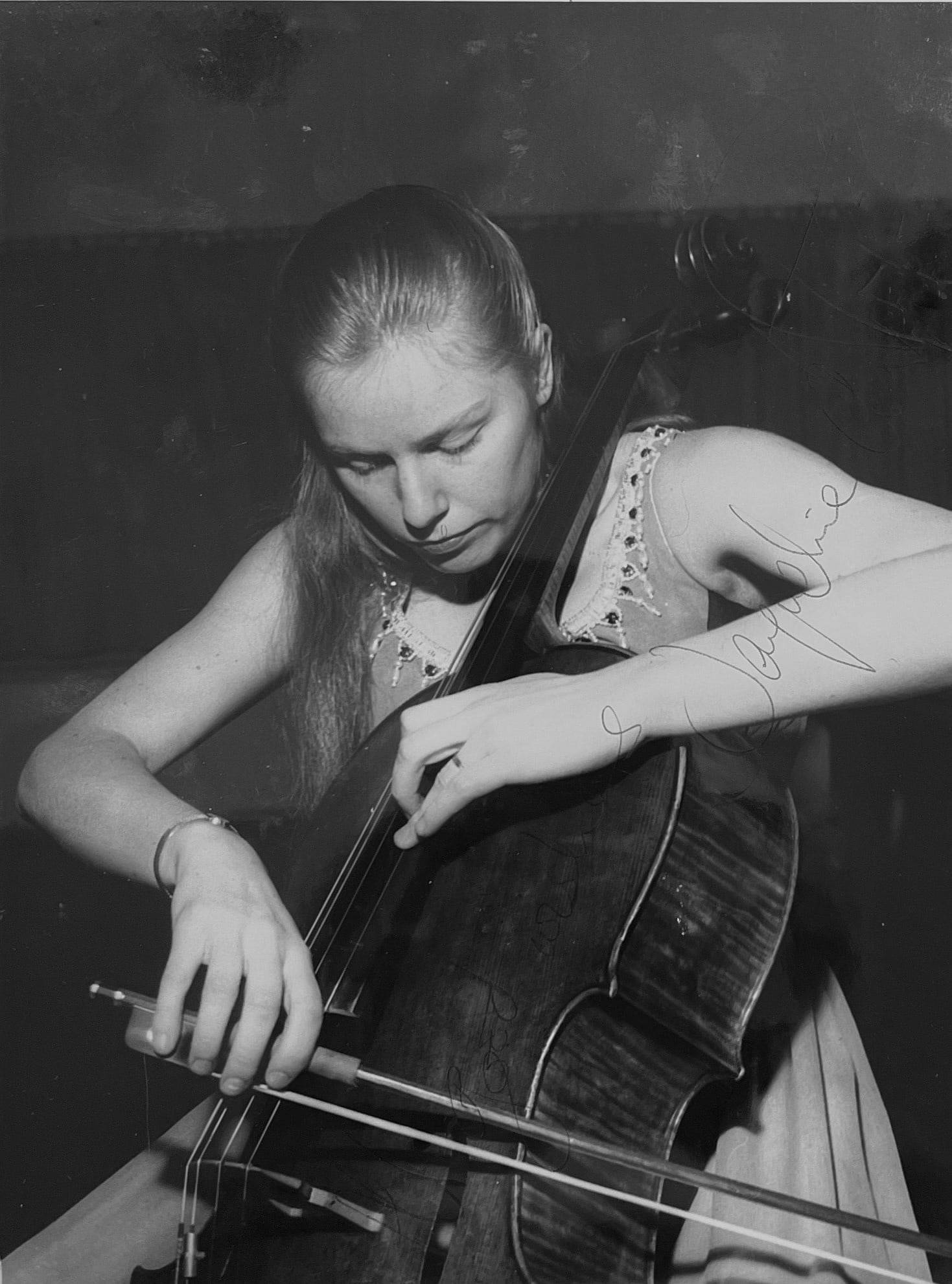 Exceptionally Rare And Stunning Jacqueline Du Pre Signed Photograph Auction