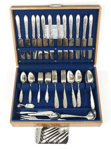 166: VINTAGE COMMUNITY PLATE SILVER FLATWARE