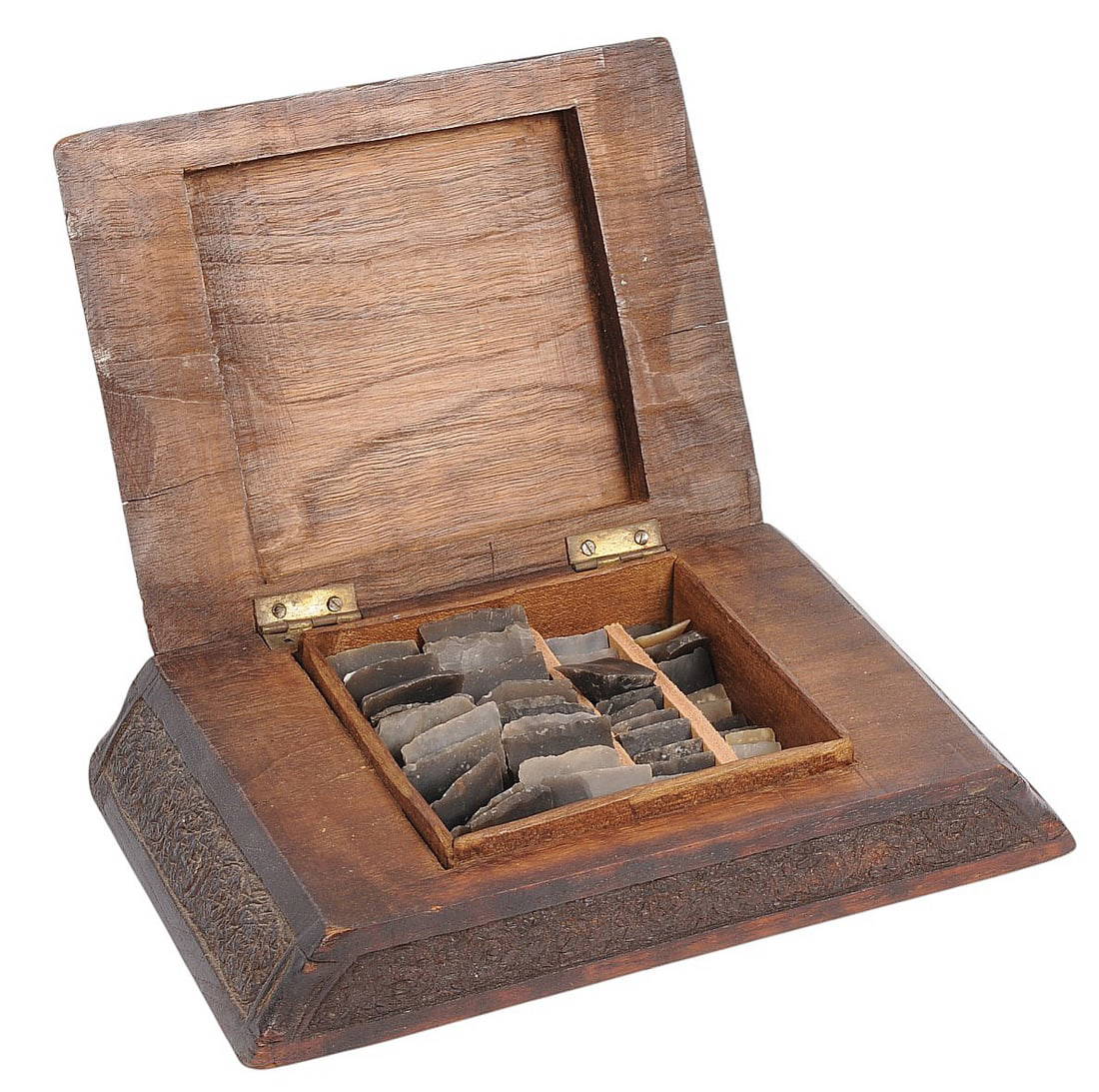 Interesting 18th To Mid 19th Century Engraved Flint Box For Flintlocks With App. 46 Flints (c2m ...