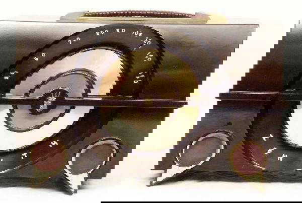 Early Zenith Plastic Radio Model