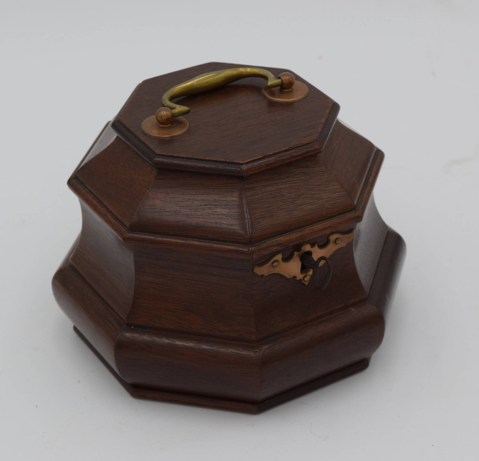 Early Octagonal Colonial Williamsburg Cw-101 Tea Caddy Auction