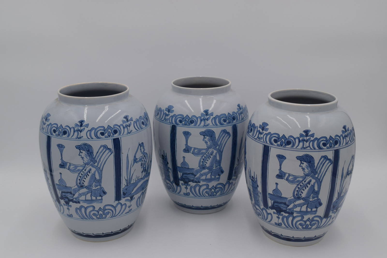 Set Of 3 Royal Delft Colonial Williamsburg Vases Auction